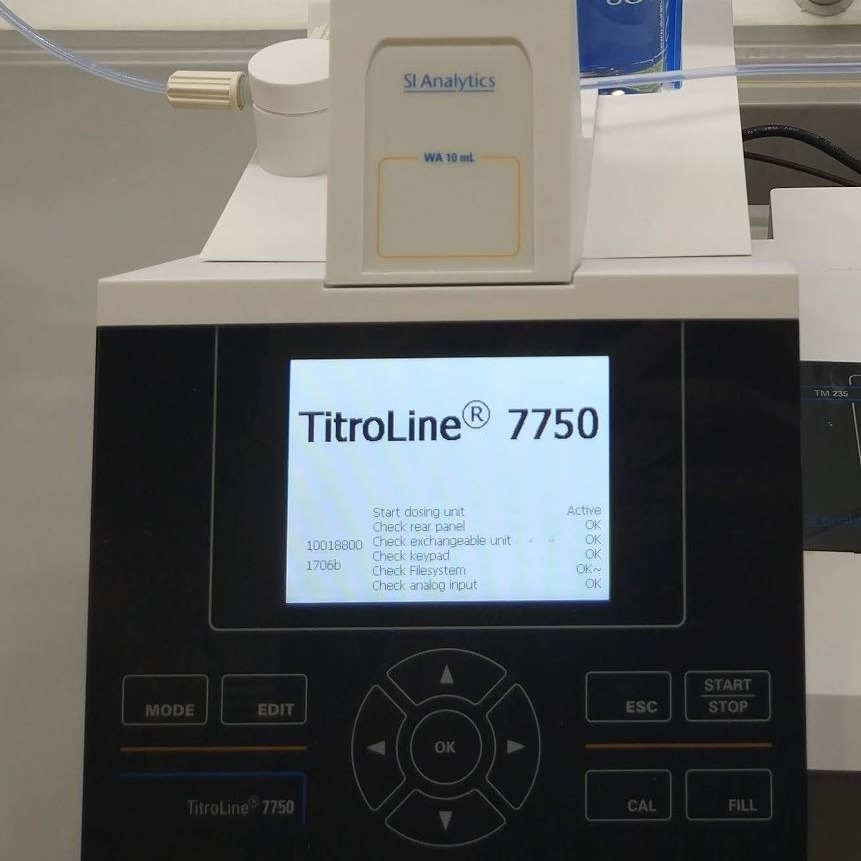 Determination of the total acid number (TAN) in crude oils